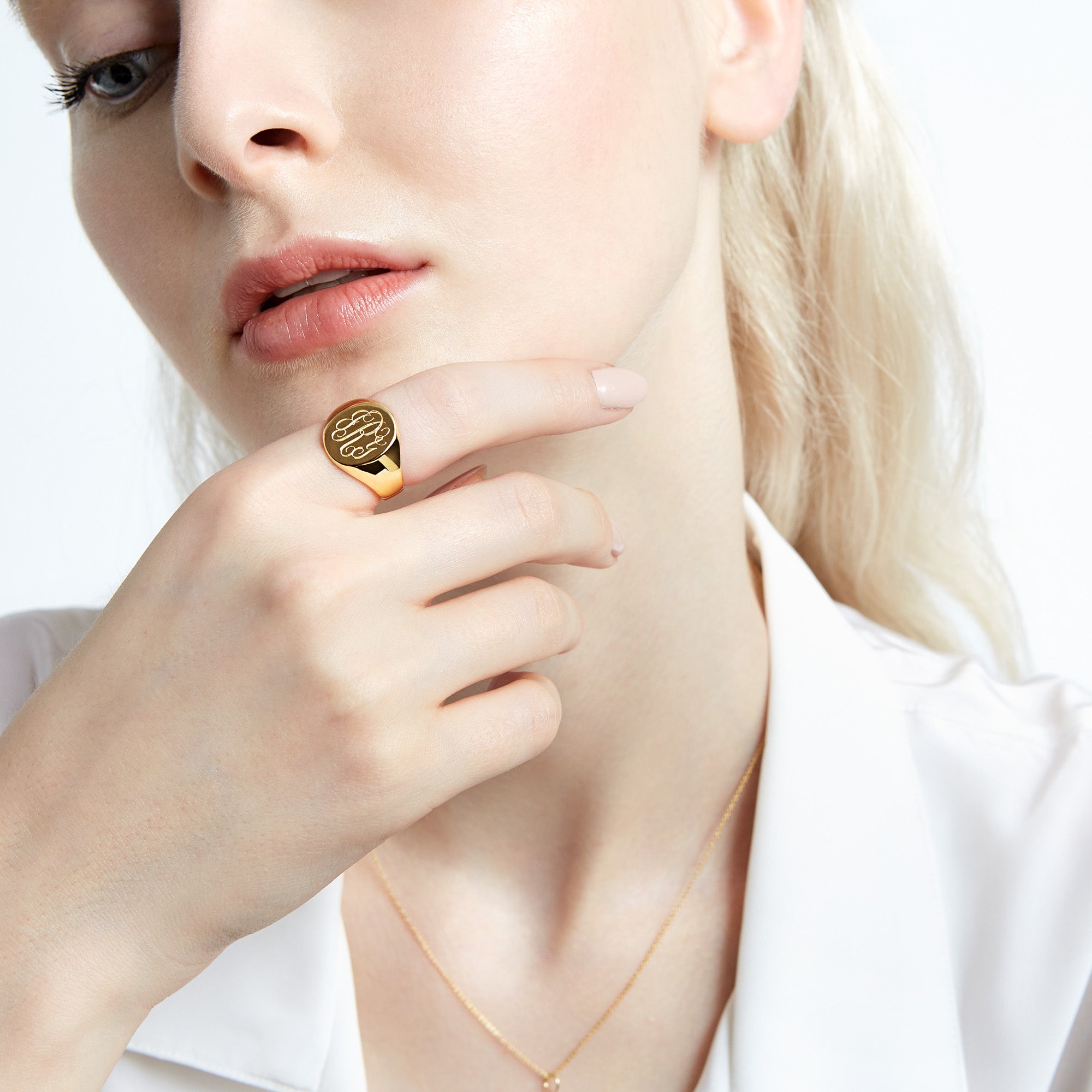 SARAH CHLOE LANA OVAL SIGNET RING
